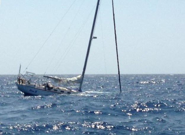 PHOTO: When that sinking feeling is real >> Scuttlebutt Sailing News ...