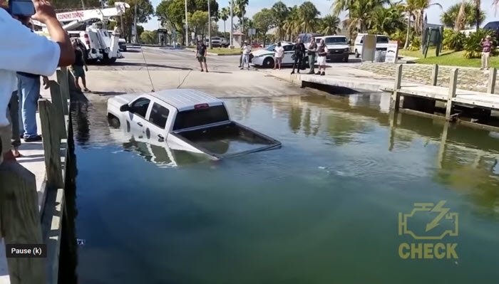VIDEO: Epic Boat Launch Fails >> Scuttlebutt Sailing News: Providing ...