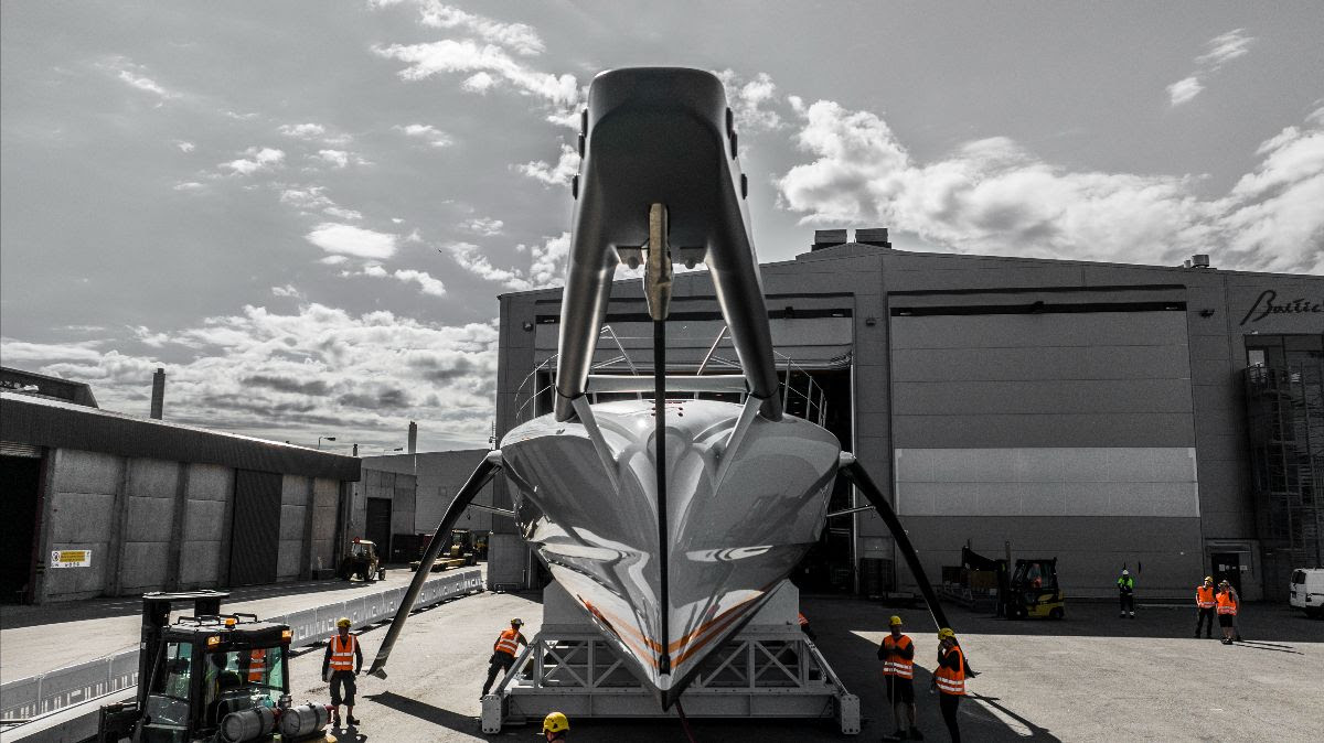 PHOTOS: Foil-assisted superyacht >> Scuttlebutt Sailing News: Providing ...